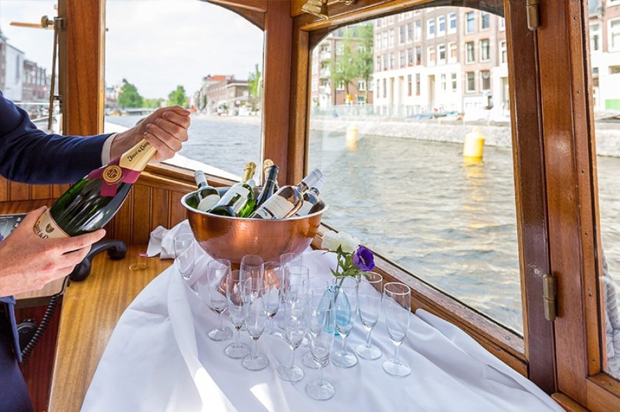 Saloon boat in Amsterdam - Smidtje Luxury Cruises